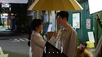[비하인드] 서강준X진기주, 꽁냥꽁냥 우산씬 뒷이야기?!?, MBC 250308 방송 | 네이트 TV