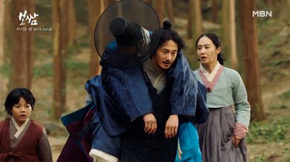 [5회 예고] 잡힐 위기에 처한 권유리, 그녀를 구하려다 칼에 맞은 신현수!? MBN 210515 방송 | 네이트 TV